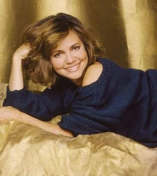 The Life and Career of Oscar Winning Actress, Sally Field – My Puppies